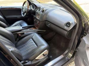 Black Mercedes-Benz ml-500 2010 in Vilnius, with an engine capacity of 5.00 L and mileage of 400 thousand km for 3900 €, photo 25 on AUTOMOTO.COM.LV