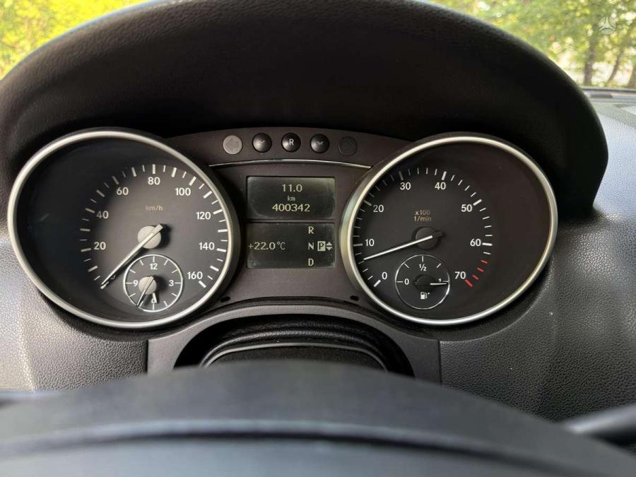 Black Mercedes-Benz ml-500 2010 in Vilnius, with an engine capacity of 5.00 L and mileage of 400 thousand km for 3900 €, photo 31 on AUTOMOTO.COM.LV