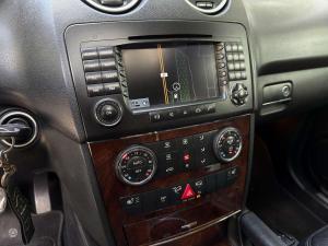 Black Mercedes-Benz ml-500 2010 in Vilnius, with an engine capacity of 5.00 L and mileage of 400 thousand km for 3900 €, photo 32 on AUTOMOTO.COM.LV