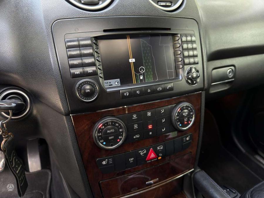 Black Mercedes-Benz ml-500 2010 in Vilnius, with an engine capacity of 5.00 L and mileage of 400 thousand km for 3900 €, photo 32 on AUTOMOTO.COM.LV