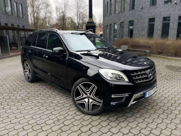 Black Mercedes-Benz ml-500 2013 in Tallinn, with an engine capacity of 4.66 L and mileage of 270 thousand km for 14999 €, photo 1 on AUTOMOTO.COM.LV