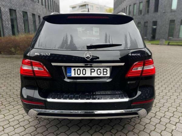 Black Mercedes-Benz ml-500 2013 in Tallinn, with an engine capacity of 4.66 L and mileage of 270 thousand km for 14999 €, photo 6 on AUTOMOTO.COM.LV