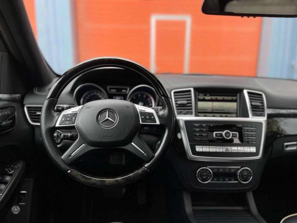 Black Mercedes-Benz ml-500 2013 in Tallinn, with an engine capacity of 4.66 L and mileage of 270 thousand km for 14999 €, photo 9 on AUTOMOTO.COM.LV
