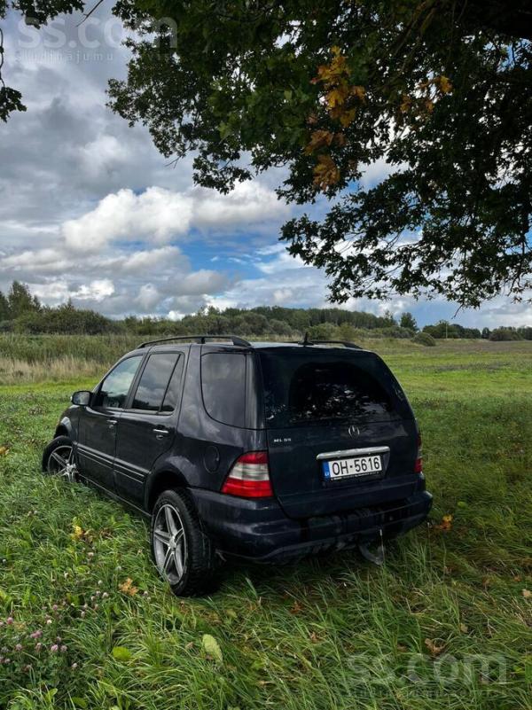 Синий Мерседес МЛ 500 1992 в Даугавпилс, объемом двигателя 5.00 л и пробегом 506 тыс. км за 4500 €, фото 3 на AUTOMOTO.COM.LV