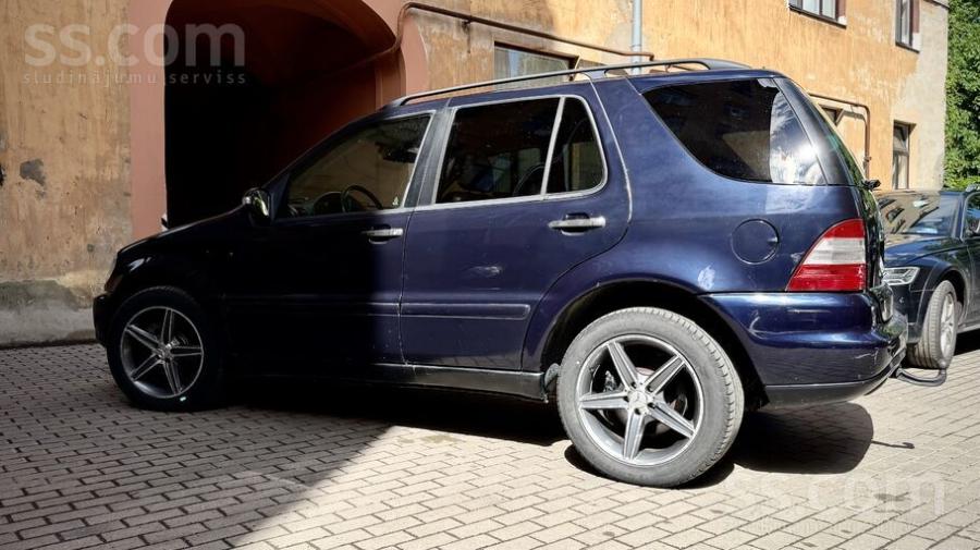 Blue Mercedes-Benz ml-500 2002 in Riga, with an engine capacity of 5.00 L and mileage of 500 thousand km for 3750 €, photo 13 on AUTOMOTO.COM.LV