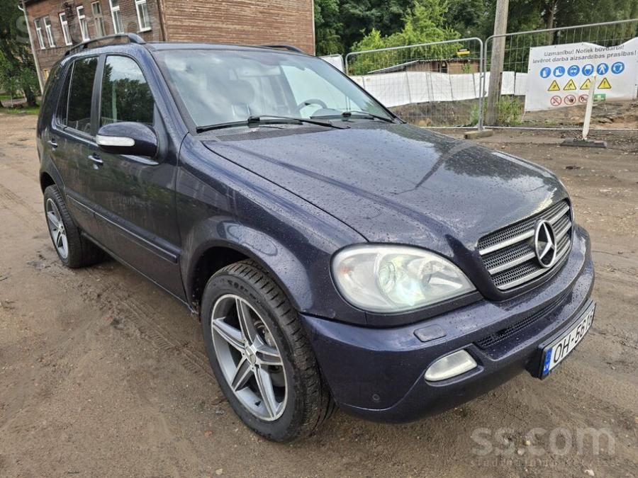 Zils Mercedes-Benz ml-500 2002 Rīga, ar dzinēja tilpumu 5.00 L un nobraukumu 505 tūkst. km par 3650 €, foto 3 vietnē AUTOMOTO.COM.LV