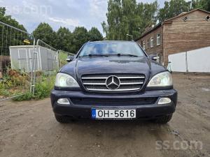 Zils Mercedes-Benz ml-500 2002 Rīga, ar dzinēja tilpumu 5.00 L un nobraukumu 505 tūkst. km par 3650 €, foto 4 vietnē AUTOMOTO.COM.LV