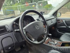 Zils Mercedes-Benz ml-500 2002 Rīga, ar dzinēja tilpumu 5.00 L un nobraukumu 505 tūkst. km par 3650 €, foto 9 vietnē AUTOMOTO.COM.LV