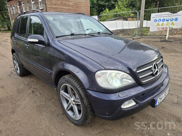 Blue Mercedes-Benz ml-500 2002 in Riga, with an engine capacity of 5.00 L and mileage of 505 thousand km for 3650 €, photo 2 on AUTOMOTO.COM.LV