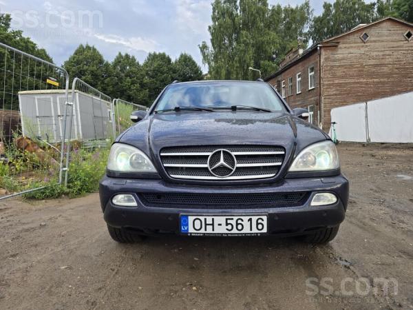 Blue Mercedes-Benz ml-500 2002 in Riga, with an engine capacity of 5.00 L and mileage of 505 thousand km for 3650 €, photo 3 on AUTOMOTO.COM.LV