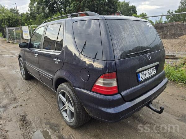 Blue Mercedes-Benz ml-500 2002 in Riga, with an engine capacity of 5.00 L and mileage of 505 thousand km for 3650 €, photo 4 on AUTOMOTO.COM.LV