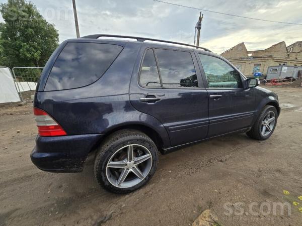 Blue Mercedes-Benz ml-500 2002 in Riga, with an engine capacity of 5.00 L and mileage of 505 thousand km for 3650 €, photo 5 on AUTOMOTO.COM.LV