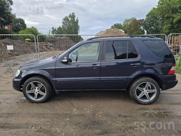 Blue Mercedes-Benz ml-500 2002 in Riga, with an engine capacity of 5.00 L and mileage of 505 thousand km for 3650 €, photo 7 on AUTOMOTO.COM.LV