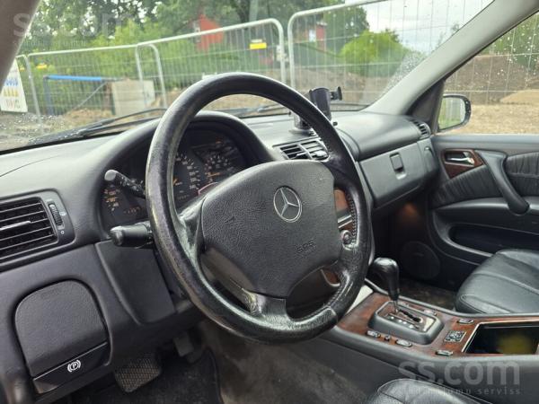 Blue Mercedes-Benz ml-500 2002 in Riga, with an engine capacity of 5.00 L and mileage of 505 thousand km for 3650 €, photo 8 on AUTOMOTO.COM.LV
