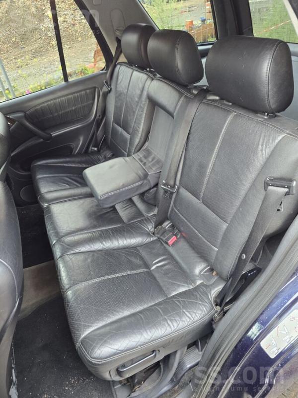 Blue Mercedes-Benz ml-500 2002 in Riga, with an engine capacity of 5.00 L and mileage of 505 thousand km for 3650 €, photo 9 on AUTOMOTO.COM.LV