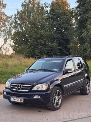 Zils Mercedes-Benz ml-500 2002 Rīga, ar dzinēja tilpumu 5.00 L un nobraukumu 501 tūkst. km par 3390 €, foto 3 vietnē AUTOMOTO.COM.LV