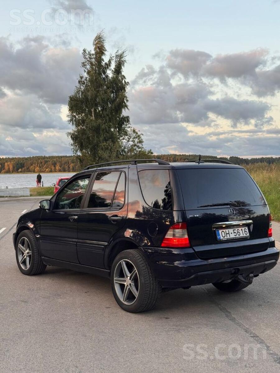 Zils Mercedes-Benz ml-500 2002 Rīga, ar dzinēja tilpumu 5.00 L un nobraukumu 501 tūkst. km par 3390 €, foto 4 vietnē AUTOMOTO.COM.LV