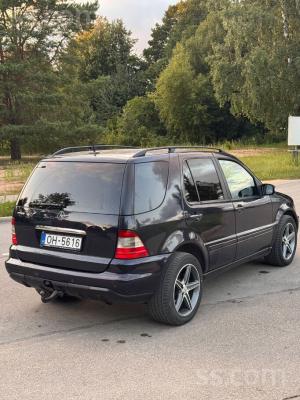 Zils Mercedes-Benz ml-500 2002 Rīga, ar dzinēja tilpumu 5.00 L un nobraukumu 501 tūkst. km par 3390 €, foto 5 vietnē AUTOMOTO.COM.LV