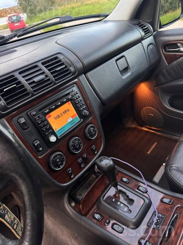 Синий Мерседес МЛ 500 2002 в Рига, объемом двигателя 5.00 л и пробегом 501 тыс. км за 3390 €, фото 5 на AUTOMOTO.COM.LV