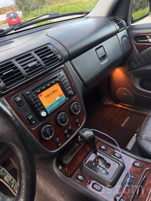 Zils Mercedes-Benz ml-500 2002 Rīga, ar dzinēja tilpumu 5.00 L un nobraukumu 501 tūkst. km par 3390 €, foto 6 vietnē AUTOMOTO.COM.LV