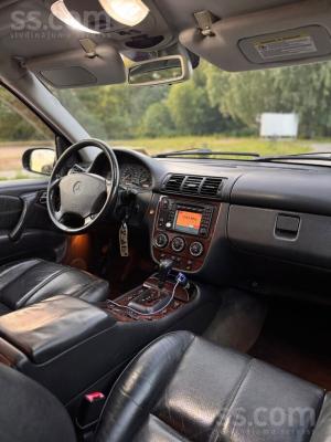 Zils Mercedes-Benz ml-500 2002 Rīga, ar dzinēja tilpumu 5.00 L un nobraukumu 501 tūkst. km par 3390 €, foto 7 vietnē AUTOMOTO.COM.LV