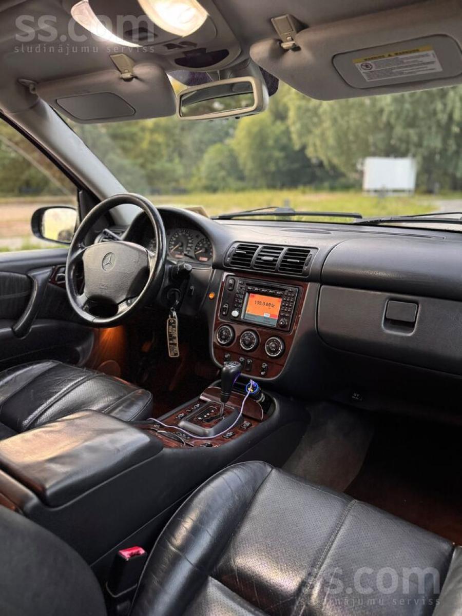 Zils Mercedes-Benz ml-500 2002 Rīga, ar dzinēja tilpumu 5.00 L un nobraukumu 501 tūkst. km par 3390 €, foto 7 vietnē AUTOMOTO.COM.LV