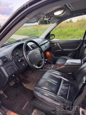 Zils Mercedes-Benz ml-500 2002 Rīga, ar dzinēja tilpumu 5.00 L un nobraukumu 501 tūkst. km par 3390 €, foto 8 vietnē AUTOMOTO.COM.LV