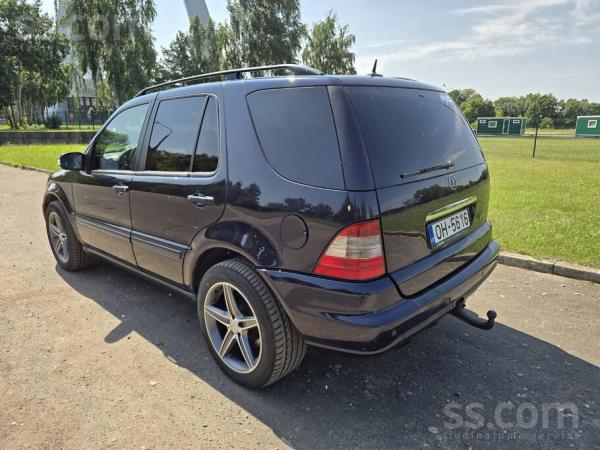 Синий Мерседес МЛ 500 2002 в Рига, объемом двигателя 5.00 л и пробегом 505 тыс. км за 3290 €, фото 4 на AUTOMOTO.COM.LV