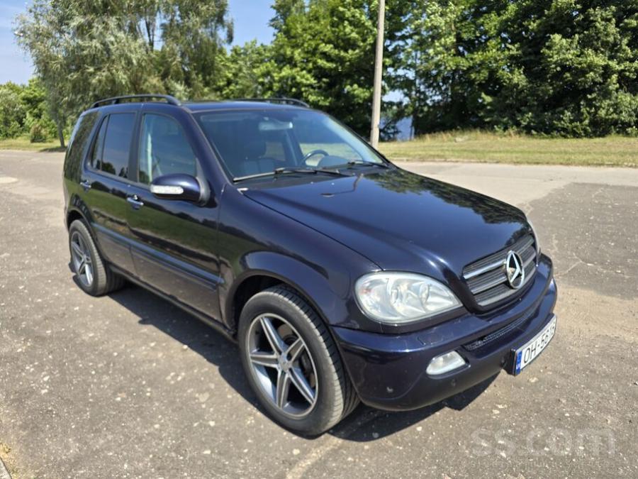 Синий Мерседес МЛ 500 2002 в Рига, объемом двигателя 5.00 л и пробегом 505 тыс. км за 3290 €, фото 3 на AUTOMOTO.COM.LV