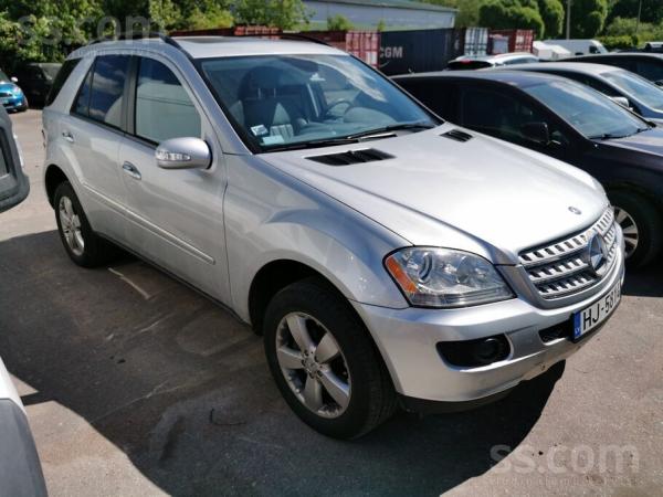 Pelēks Mercedes-Benz ml-500 2006 Rīga, ar dzinēja tilpumu 5.00 L un nobraukumu 41 tūkst. km par 11999 €, foto 2 vietnē AUTOMOTO.COM.LV