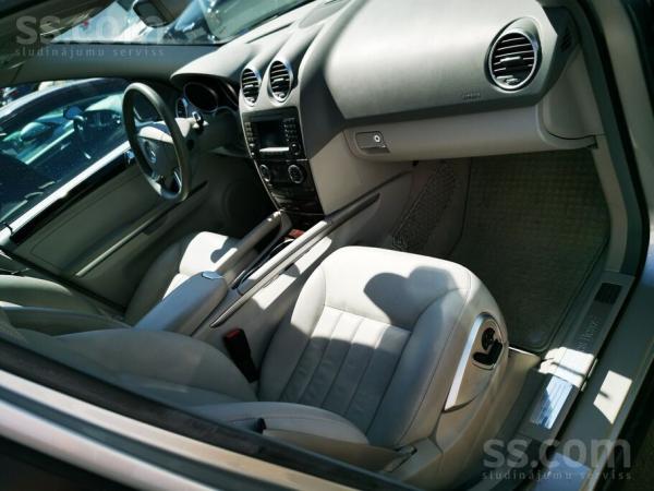 Pelēks Mercedes-Benz ml-500 2006 Rīga, ar dzinēja tilpumu 5.00 L un nobraukumu 41 tūkst. km par 11999 €, foto 3 vietnē AUTOMOTO.COM.LV