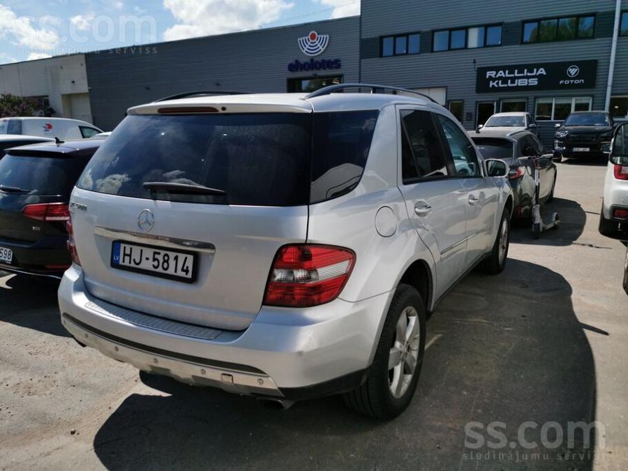 Серый Мерседес МЛ 500 2006 в Рига, объемом двигателя 5.00 л и пробегом 41 тыс. км за 11999 €, фото 5 на AUTOMOTO.COM.LV