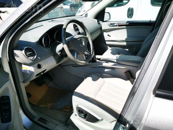 Pelēks Mercedes-Benz ml-500 2006 Rīga, ar dzinēja tilpumu 5.00 L un nobraukumu 41 tūkst. km par 11999 €, foto 6 vietnē AUTOMOTO.COM.LV