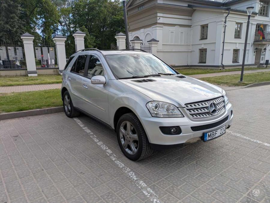 Pelēks Mercedes-Benz ml-500 2006 Viļņa, ar dzinēja tilpumu 4.97 L un nobraukumu 275 tūkst. km par 5600 €, foto 4 vietnē AUTOMOTO.COM.LV