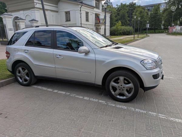 Pelēks Mercedes-Benz ml-500 2006 Viļņa, ar dzinēja tilpumu 4.97 L un nobraukumu 275 tūkst. km par 5600 €, foto 4 vietnē AUTOMOTO.COM.LV