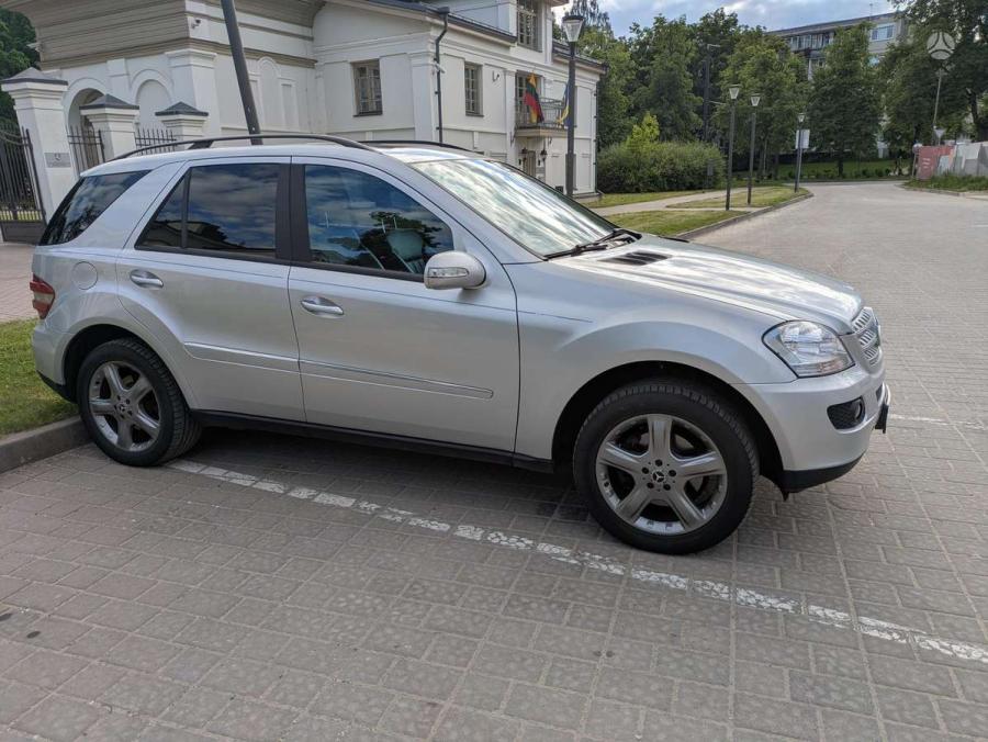 Pelēks Mercedes-Benz ml-500 2006 Viļņa, ar dzinēja tilpumu 4.97 L un nobraukumu 275 tūkst. km par 5600 €, foto 5 vietnē AUTOMOTO.COM.LV