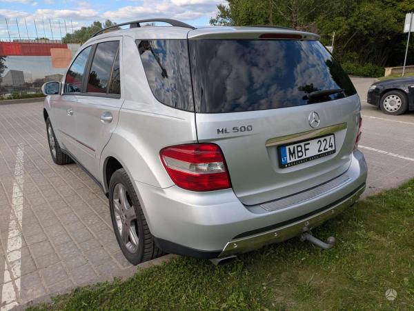 Pelēks Mercedes-Benz ml-500 2006 Viļņa, ar dzinēja tilpumu 4.97 L un nobraukumu 275 tūkst. km par 5600 €, foto 5 vietnē AUTOMOTO.COM.LV