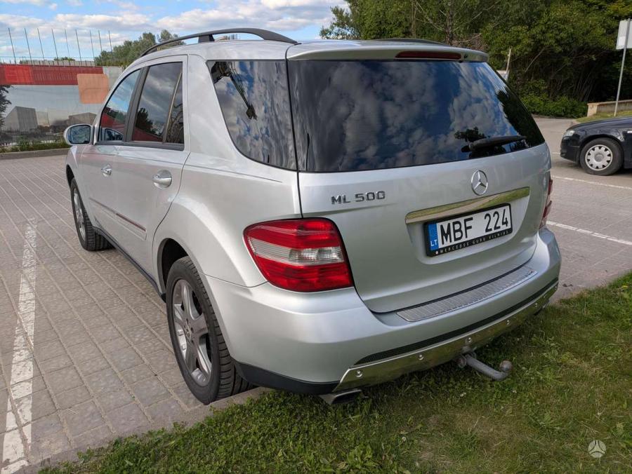 Pelēks Mercedes-Benz ml-500 2006 Viļņa, ar dzinēja tilpumu 4.97 L un nobraukumu 275 tūkst. km par 5600 €, foto 6 vietnē AUTOMOTO.COM.LV
