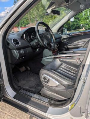 Pelēks Mercedes-Benz ml-500 2006 Viļņa, ar dzinēja tilpumu 4.97 L un nobraukumu 275 tūkst. km par 5600 €, foto 12 vietnē AUTOMOTO.COM.LV