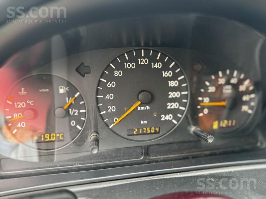 Красный Мерседес МЛ 500 2004 в Огре, объемом двигателя 5.00 л и пробегом 218 тыс. км за 3500 €, фото 11 на AUTOMOTO.COM.LV