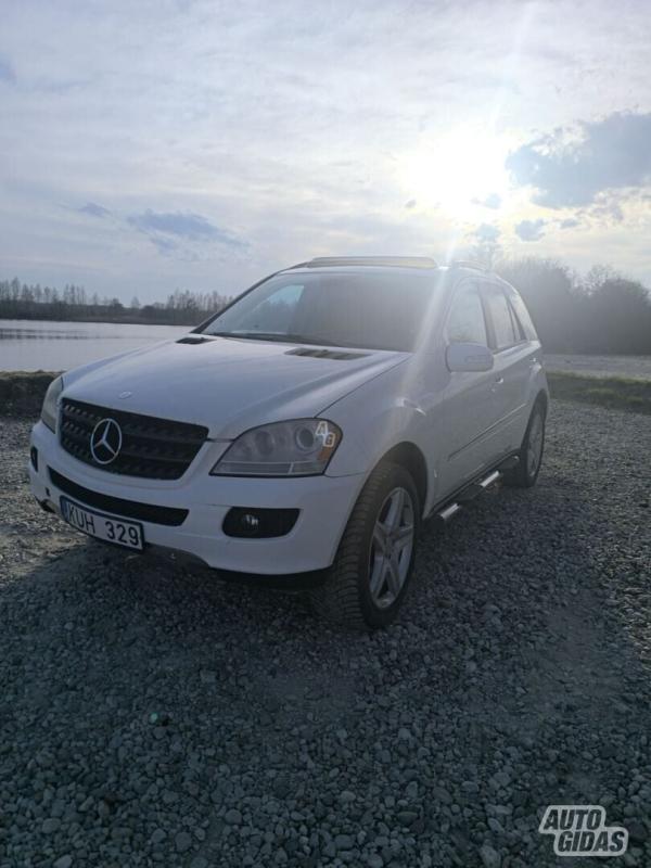 White Mercedes-Benz ml-500 2006 in Klaipeda, with an engine capacity of 5.00 L and mileage of 480 thousand km for 5700 €, photo 1 on AUTOMOTO.COM.LV