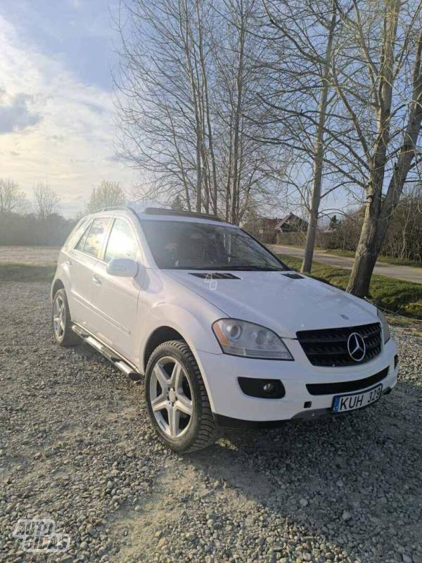 White Mercedes-Benz ml-500 2006 in Klaipeda, with an engine capacity of 5.00 L and mileage of 480 thousand km for 5700 €, photo 2 on AUTOMOTO.COM.LV