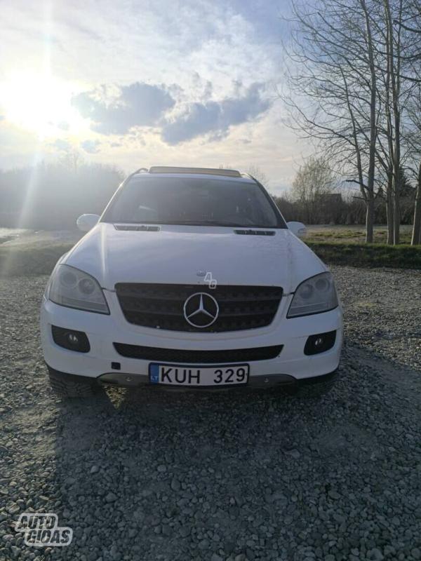 White Mercedes-Benz ml-500 2006 in Klaipeda, with an engine capacity of 5.00 L and mileage of 480 thousand km for 5700 €, photo 6 on AUTOMOTO.COM.LV