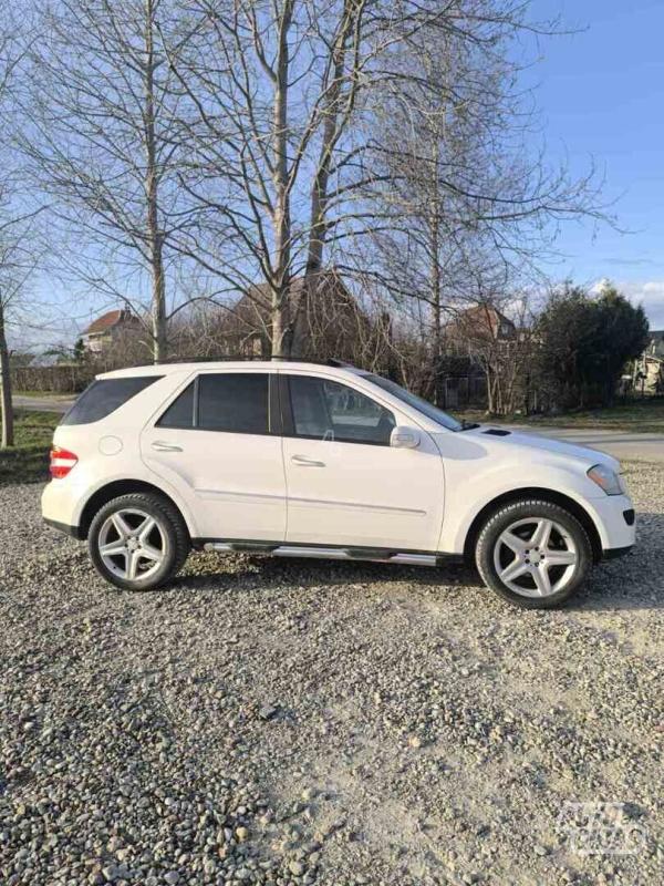 White Mercedes-Benz ml-500 2006 in Klaipeda, with an engine capacity of 5.00 L and mileage of 480 thousand km for 5700 €, photo 7 on AUTOMOTO.COM.LV