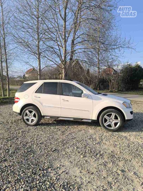 White Mercedes-Benz ml-500 2006 in Klaipeda, with an engine capacity of 5.00 L and mileage of 480 thousand km for 5700 €, photo 8 on AUTOMOTO.COM.LV