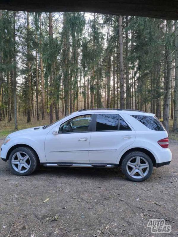 White Mercedes-Benz ml-500 2006 in Klaipeda, with an engine capacity of 5.00 L and mileage of 480 thousand km for 5700 €, photo 9 on AUTOMOTO.COM.LV