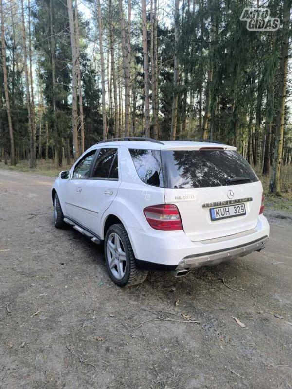 White Mercedes-Benz ml-500 2006 in Klaipeda, with an engine capacity of 5.00 L and mileage of 480 thousand km for 5700 €, photo 10 on AUTOMOTO.COM.LV