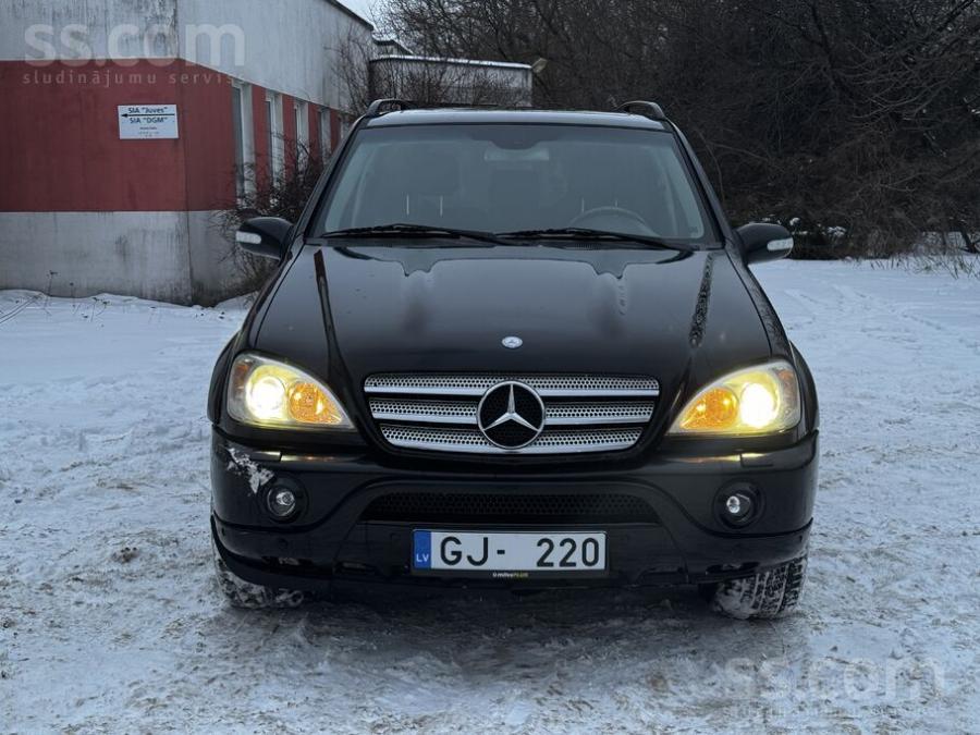 Black Mercedes-Benz ml-55-amg 2002 in Riga, with an engine capacity of 5.50 L and mileage of 265 thousand km for 5900 €, photo 3 on AUTOMOTO.COM.LV