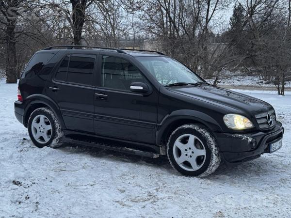 Black Mercedes-Benz ml-55-amg 2002 in Riga, with an engine capacity of 5.50 L and mileage of 265 thousand km for 5900 €, photo 4 on AUTOMOTO.COM.LV