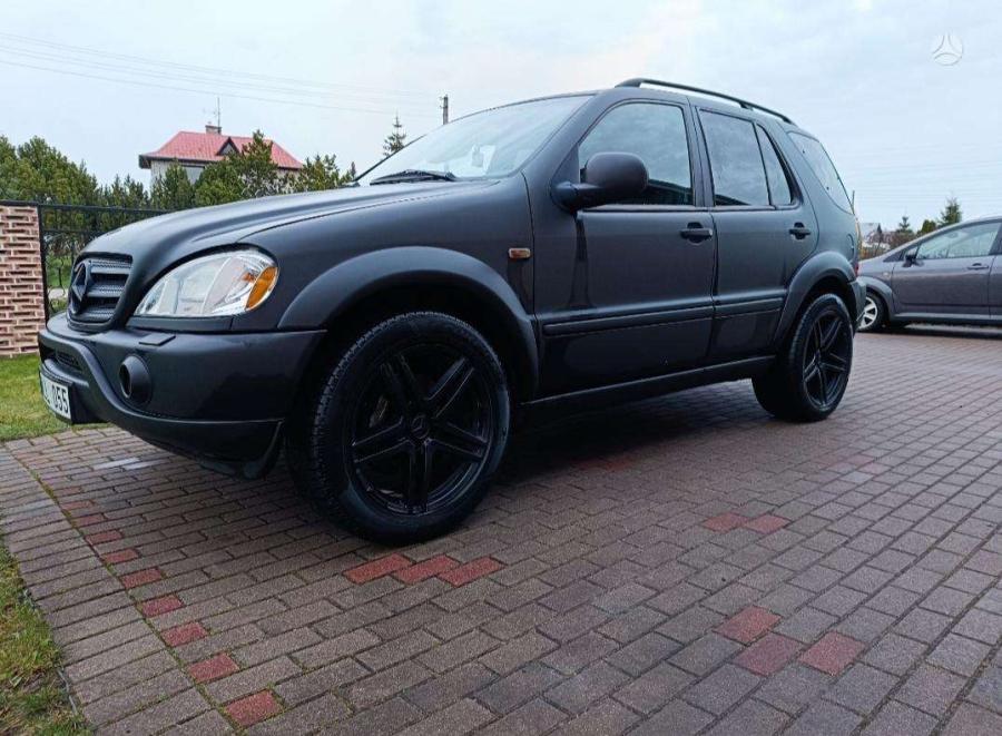Black Mercedes-Benz ml-55-amg 2002 in Kaisiadorys, with an engine capacity of 5.44 L and mileage of 240 thousand km for 5500 €, photo 2 on AUTOMOTO.COM.LV